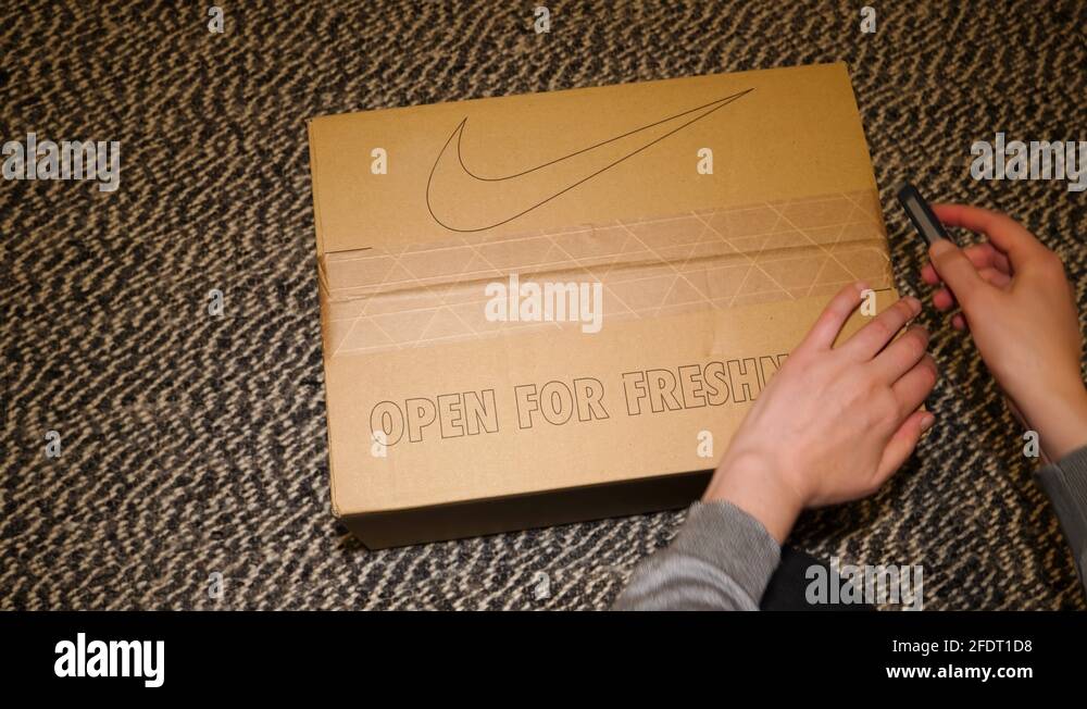 Nike logo shoe box Stock Videos & Footage - HD and 4K Video Clips - Alamy