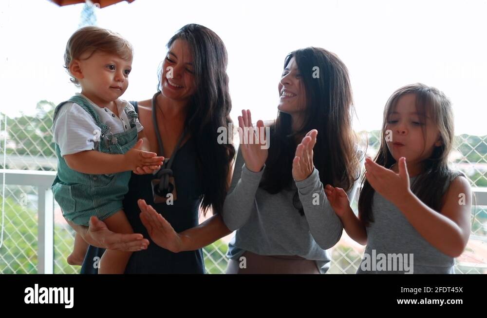 Family clapping hands celebrating anniversary with birthday cake Stock ...