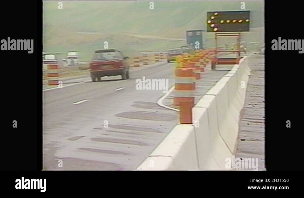 Merge arrow Stock Videos & Footage - HD and 4K Video Clips - Alamy