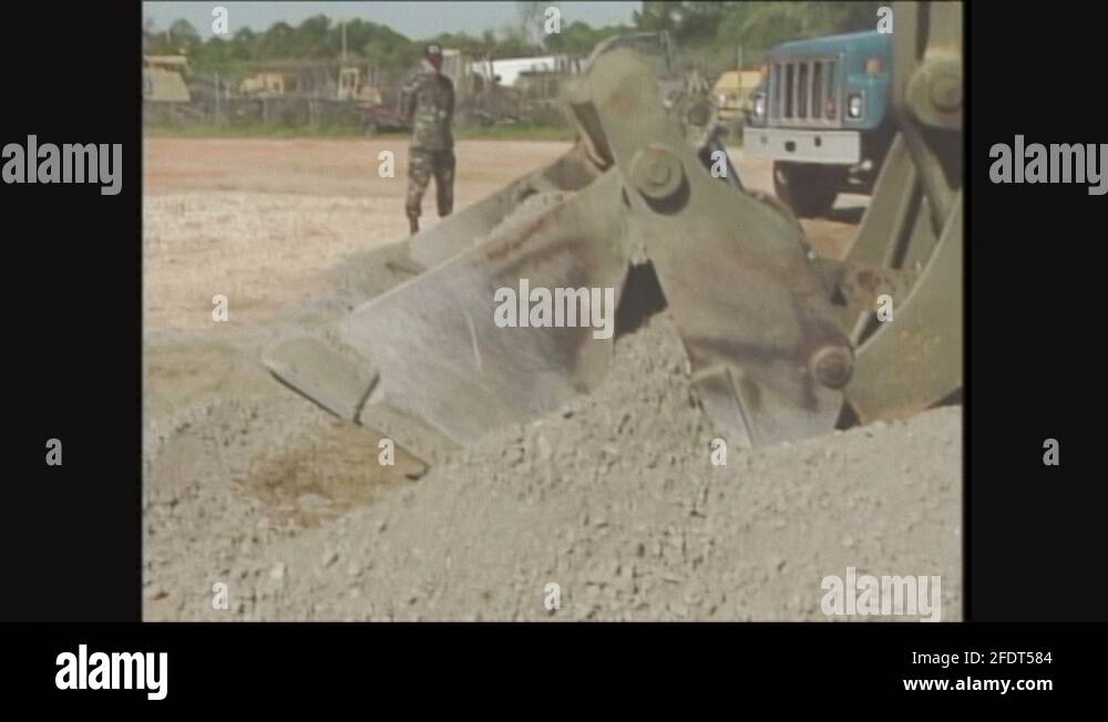 Scoop loader Stock Videos & Footage - HD and 4K Video Clips - Alamy