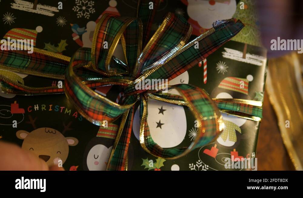 Closing green ribbon Stock Videos & Footage - HD and 4K Video Clips - Alamy