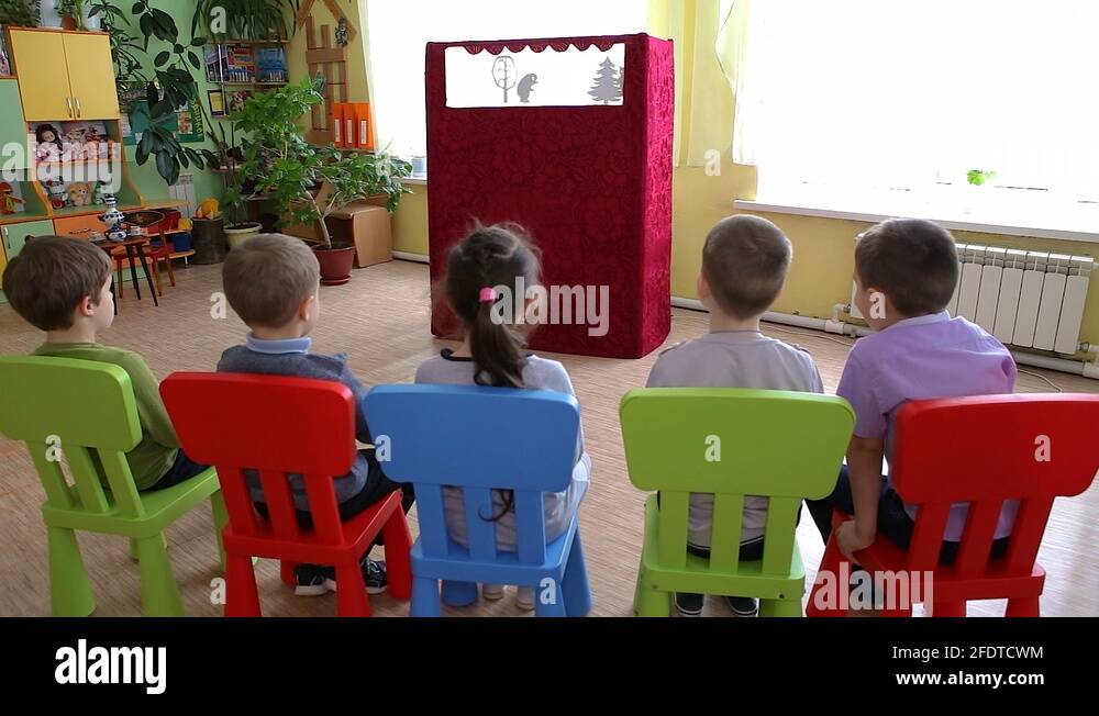 Kids watching puppet Stock Videos & Footage - HD and 4K Video Clips - Alamy