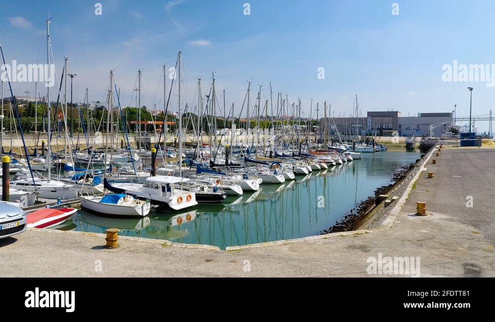 Port de belem Stock Videos & Footage - HD and 4K Video Clips - Alamy