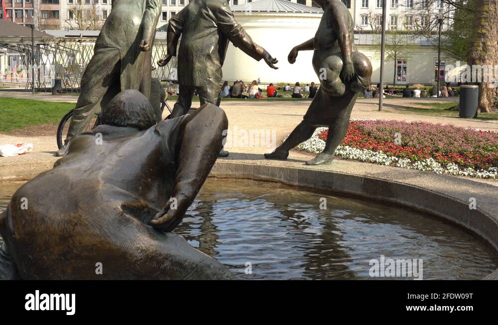 Bronze statue figures Stock Videos & Footage - HD and 4K Video Clips ...