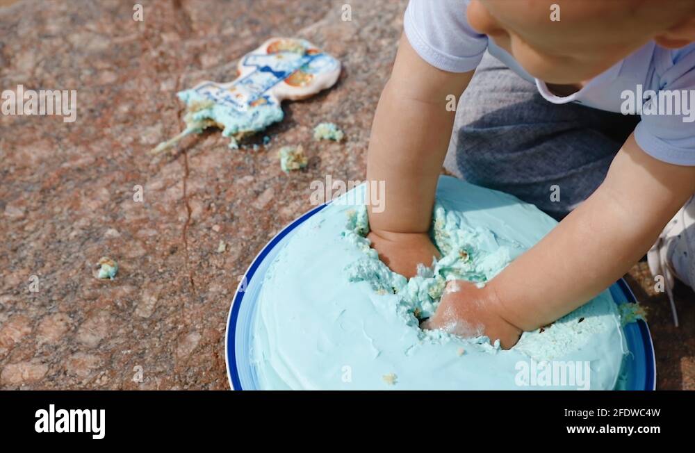 Inside the cake Stock Videos & Footage - HD and 4K Video Clips - Alamy