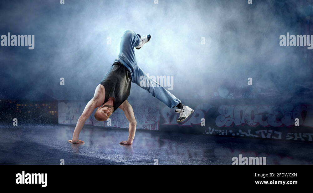 Dancer in the street Stock Videos & Footage - HD and 4K Video Clips - Alamy