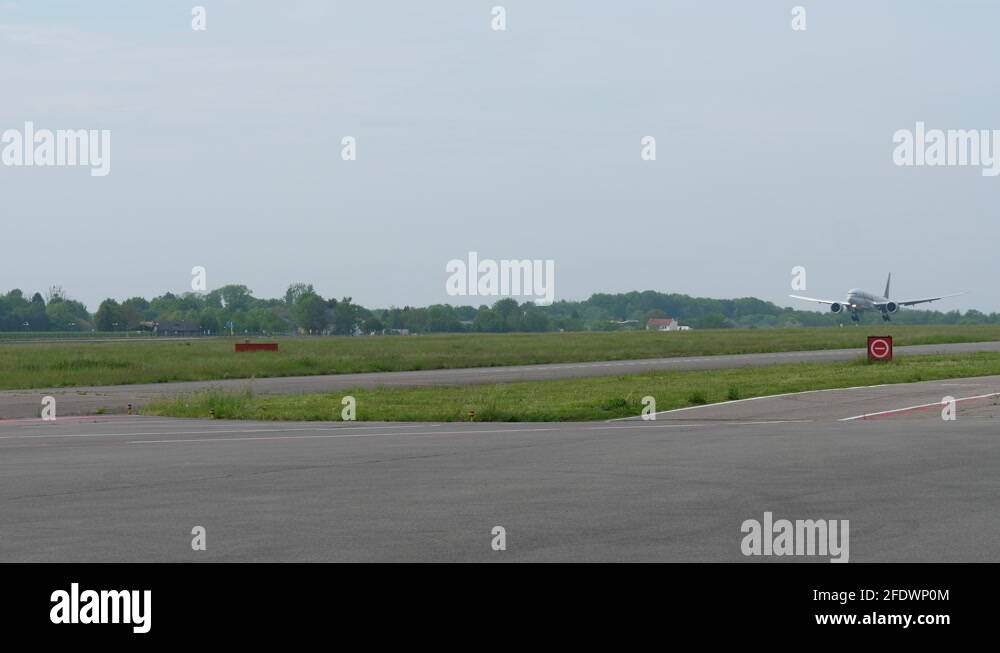 Qatar cargo aircraft Stock Videos & Footage - HD and 4K Video Clips - Alamy
