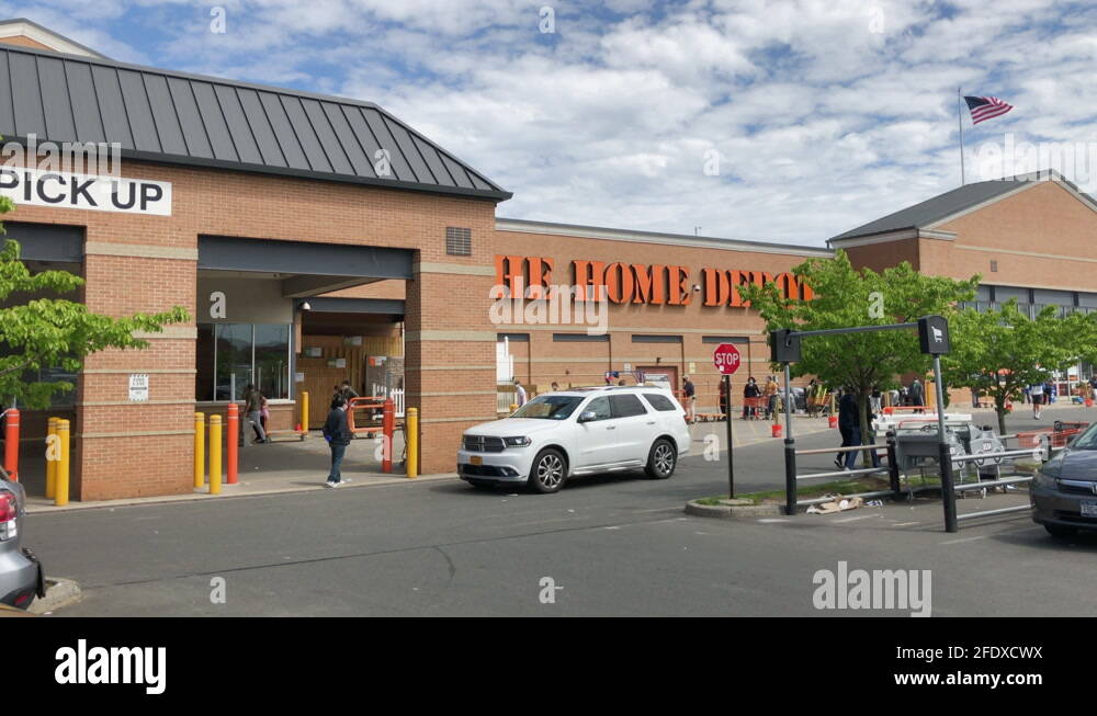 Long retail lines Stock Videos & Footage - HD and 4K Video Clips - Alamy