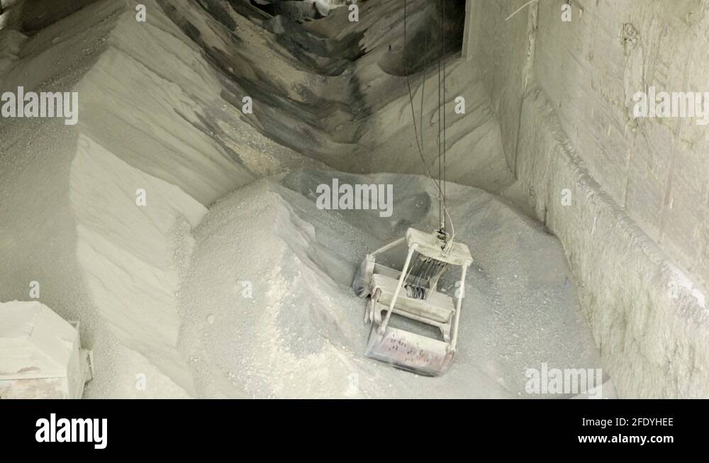 Grab bucket Stock Videos & Footage - HD and 4K Video Clips - Alamy