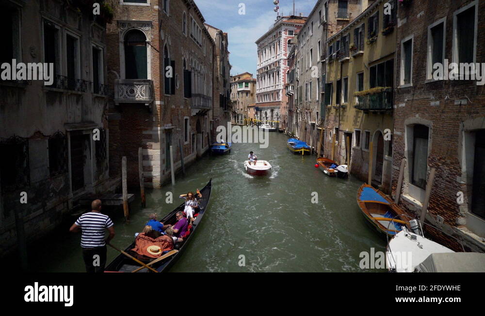 Busy tourism boats Stock Videos & Footage - HD and 4K Video Clips - Alamy