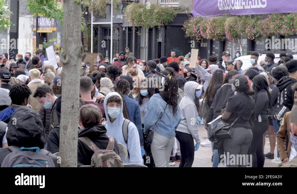 Crowd with masks Stock Videos & Footage - HD and 4K Video Clips - Alamy