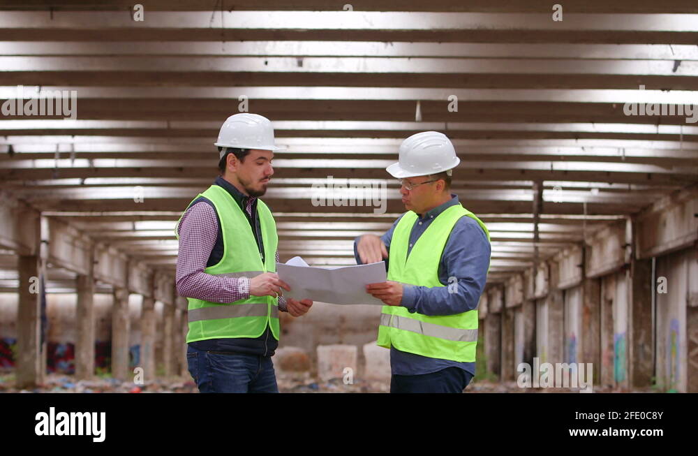 Engineer mentor Stock Videos & Footage - HD and 4K Video Clips - Alamy