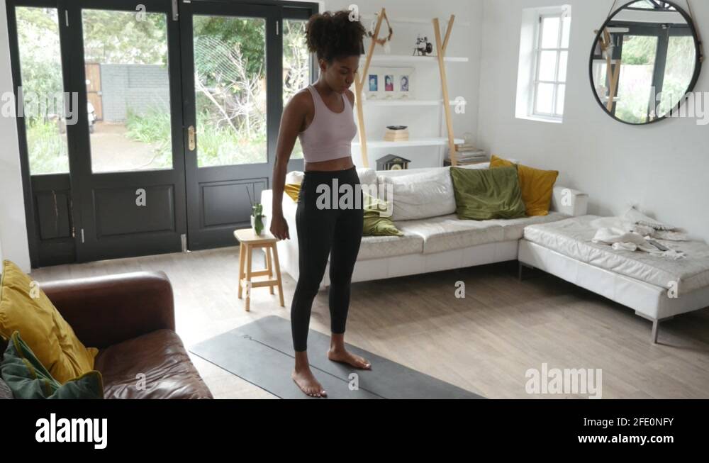 Crouching in one leg Stock Videos & Footage - HD and 4K Video Clips - Alamy