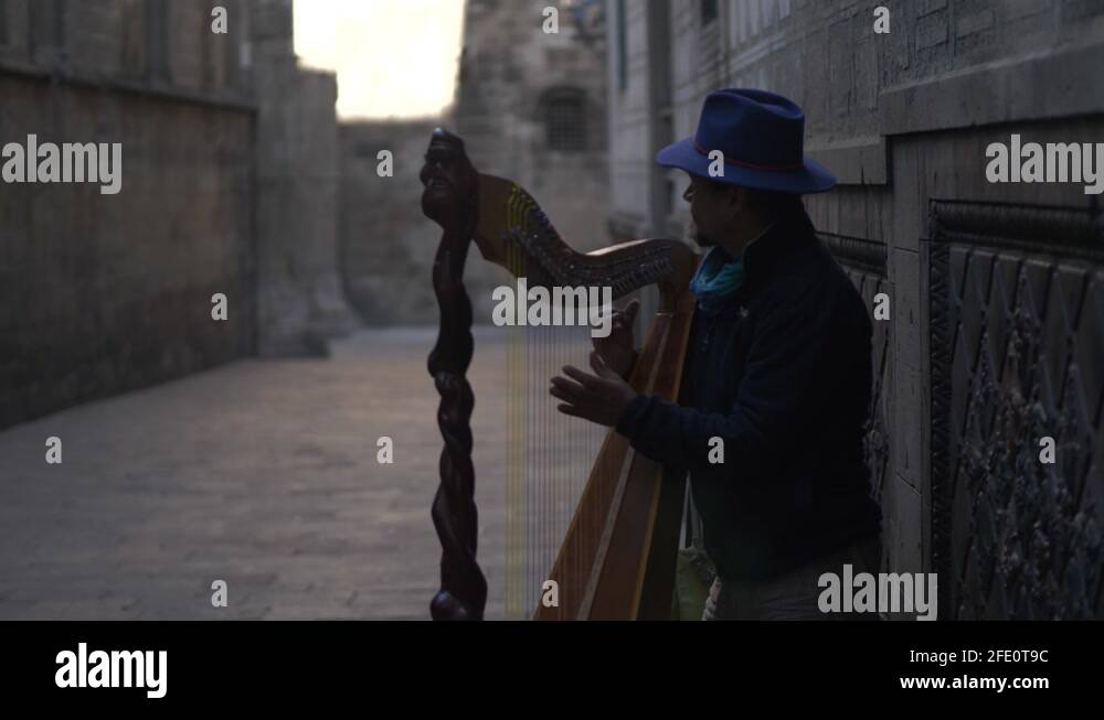 Street busker hat Stock Videos & Footage - HD and 4K Video Clips - Alamy