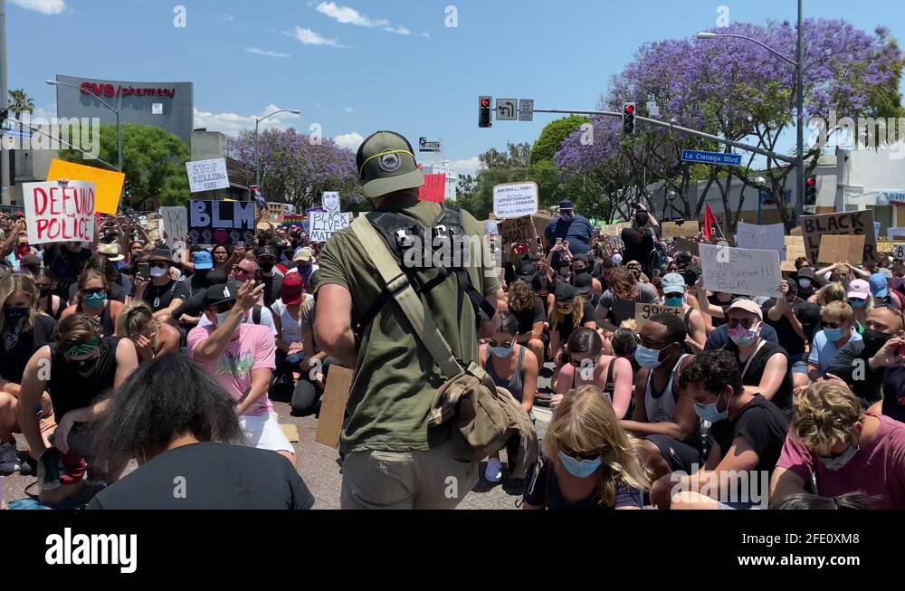 People kneeling Stock Videos & Footage - HD and 4K Video Clips - Alamy