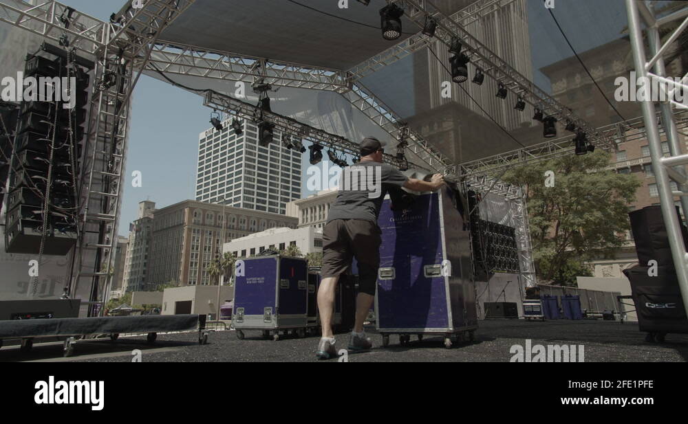Stagehand backstage Stock Videos & Footage - HD and 4K Video Clips - Alamy