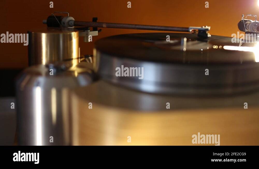 Panning over the hi-fi system with gramophone and valve amplifier Stock ...