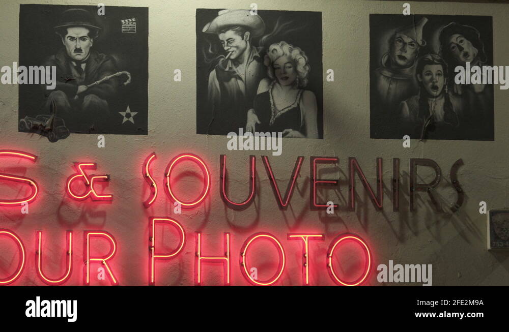 Signs hollywood Stock Videos & Footage - HD and 4K Video Clips - Alamy