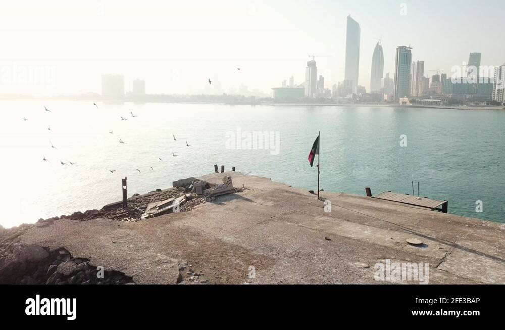 Kuwaiti flag flying Stock Videos & Footage - HD and 4K Video Clips - Alamy