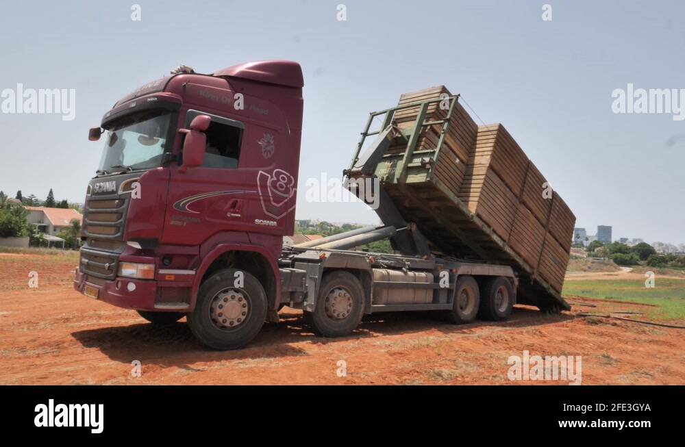 Loading crates Stock Videos & Footage - HD and 4K Video Clips - Alamy