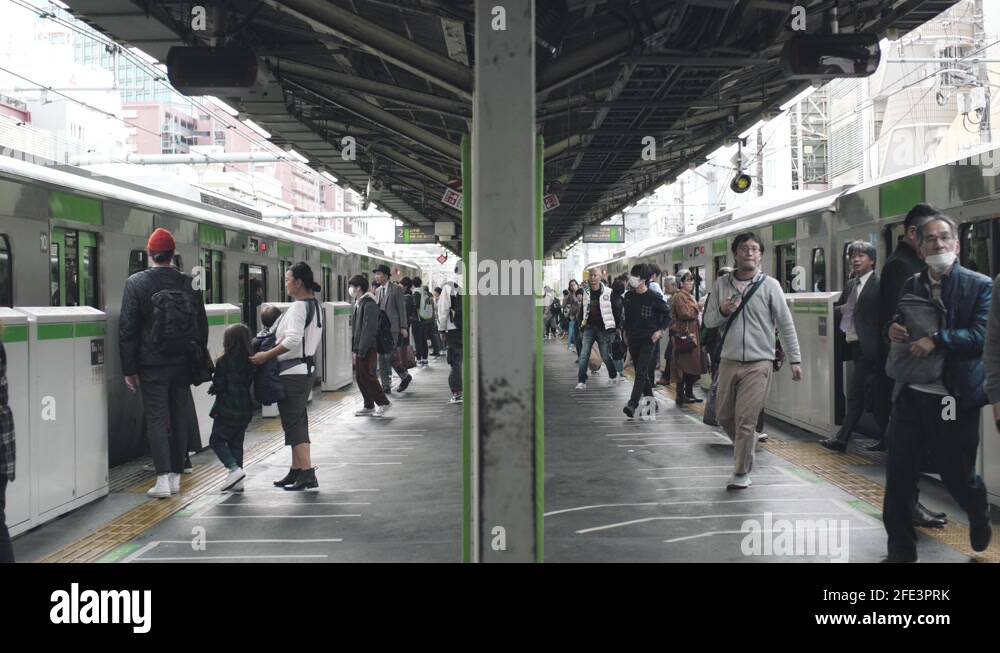 People getting on and off trains Stock Videos & Footage - HD and 4K ...