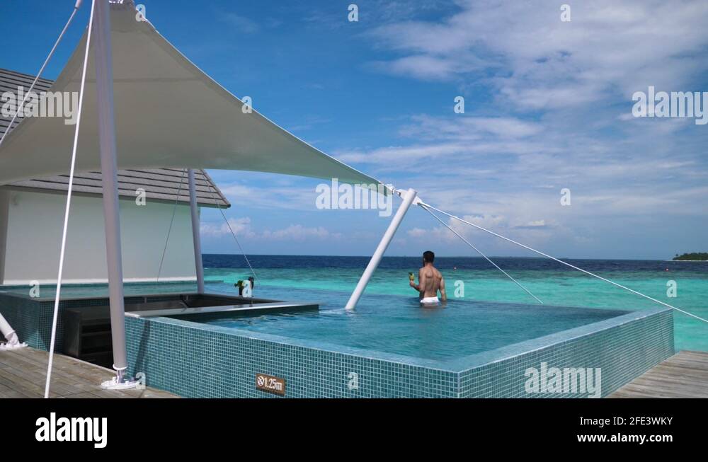 Man carrying bar Stock Videos & Footage - HD and 4K Video Clips - Alamy