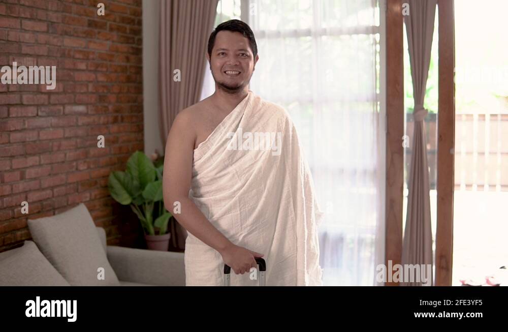 man wearing ihram muslim clothes for hajj and umrah Stock Video Footage ...