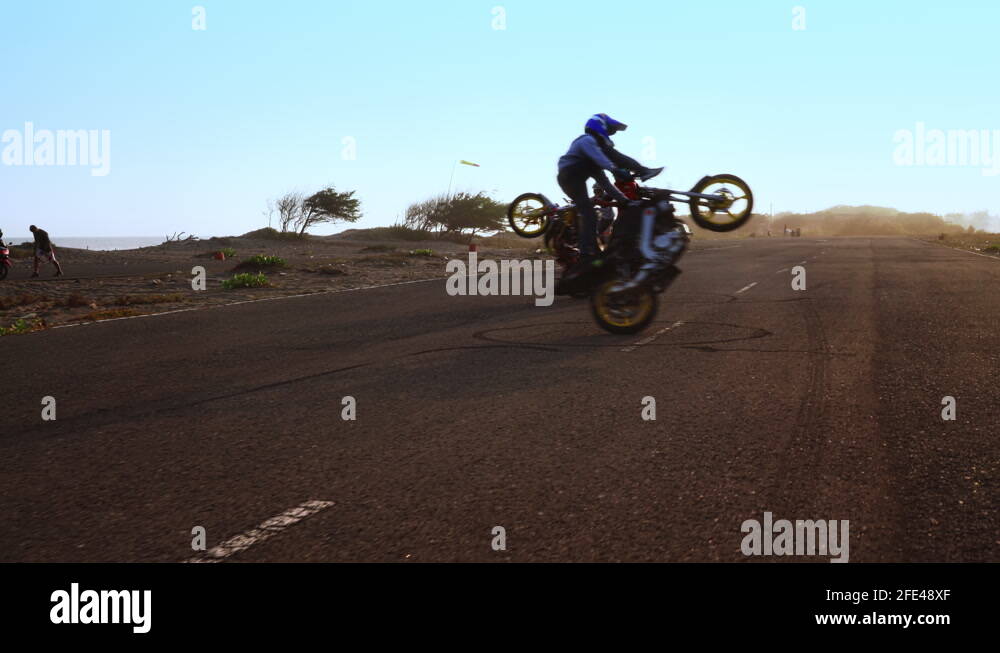 Motorcycle stunt circle Stock Videos & Footage - HD and 4K Video Clips ...