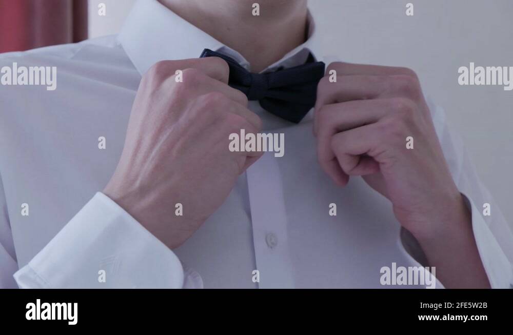 How to tie a tie Stock Videos & Footage - HD and 4K Video Clips - Alamy