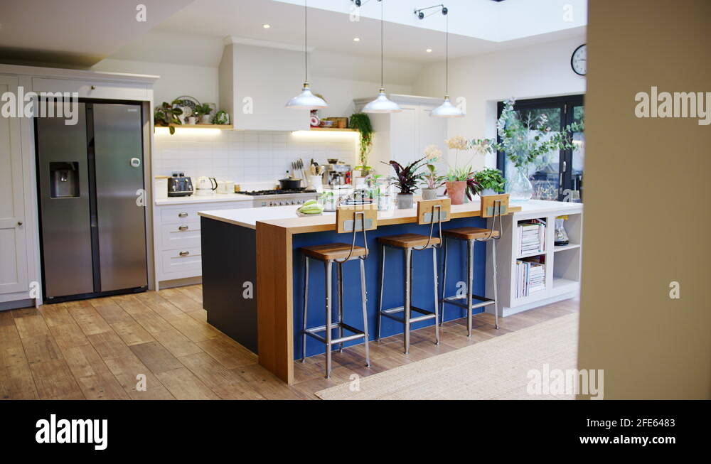 Island counter Stock Videos & Footage - HD and 4K Video Clips - Alamy