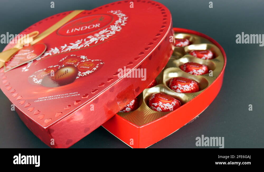 Lindt lindor Stock Videos & Footage - HD and 4K Video Clips - Alamy