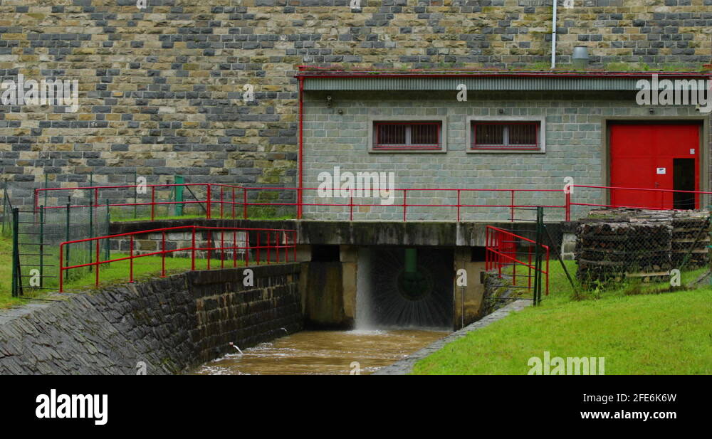 Water tank drain valve closing the vent in slow motion with water still ...