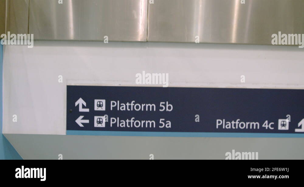 Train platform sign Stock Videos & Footage - HD and 4K Video Clips - Alamy