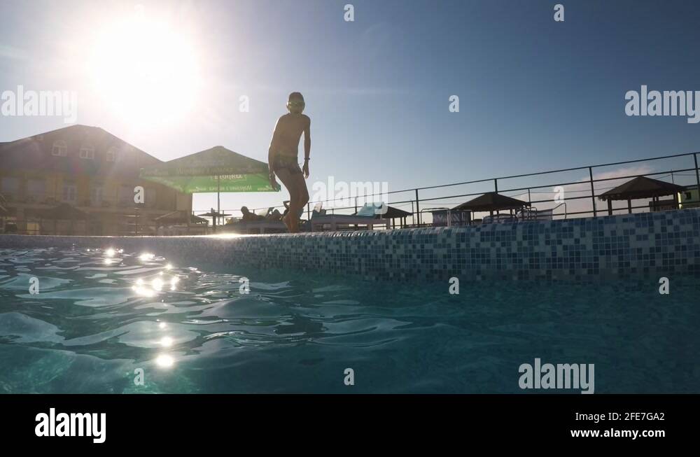 Diving feet Stock Videos & Footage - HD and 4K Video Clips - Alamy