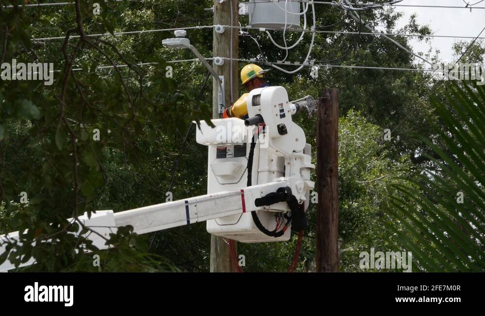 Bucket lift Stock Videos & Footage - HD and 4K Video Clips - Alamy