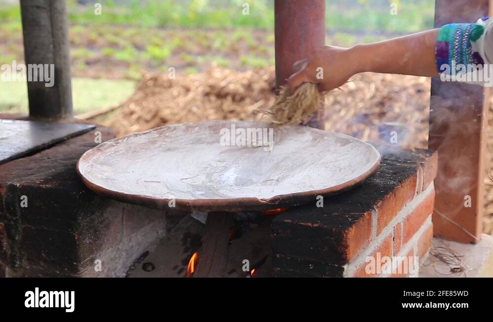 Clay comal cooking Stock Videos & Footage - HD and 4K Video Clips - Alamy