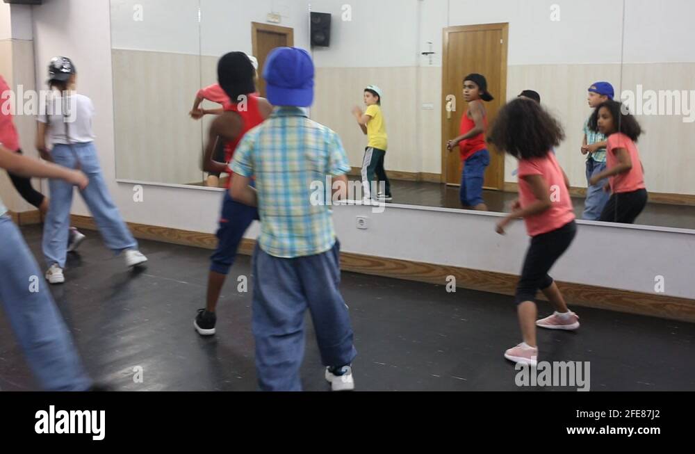 Hip hop dance class Stock Videos & Footage - HD and 4K Video Clips - Alamy