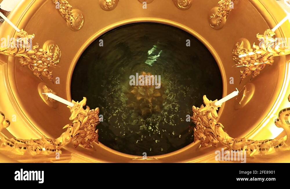 Golden wishing well Stock Videos & Footage - HD and 4K Video Clips - Alamy