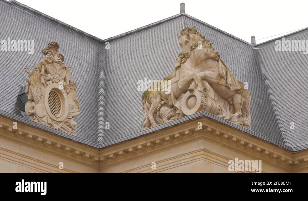 Sculptures on roof Stock Videos & Footage - HD and 4K Video Clips - Alamy