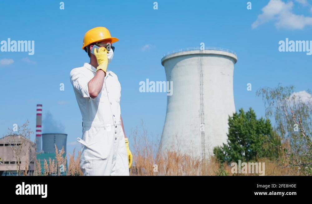 Masked worker Stock Videos & Footage - HD and 4K Video Clips - Alamy