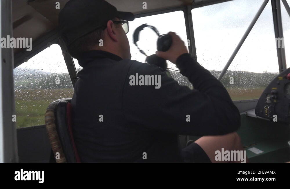Male pilot profile Stock Videos & Footage - HD and 4K Video Clips - Alamy
