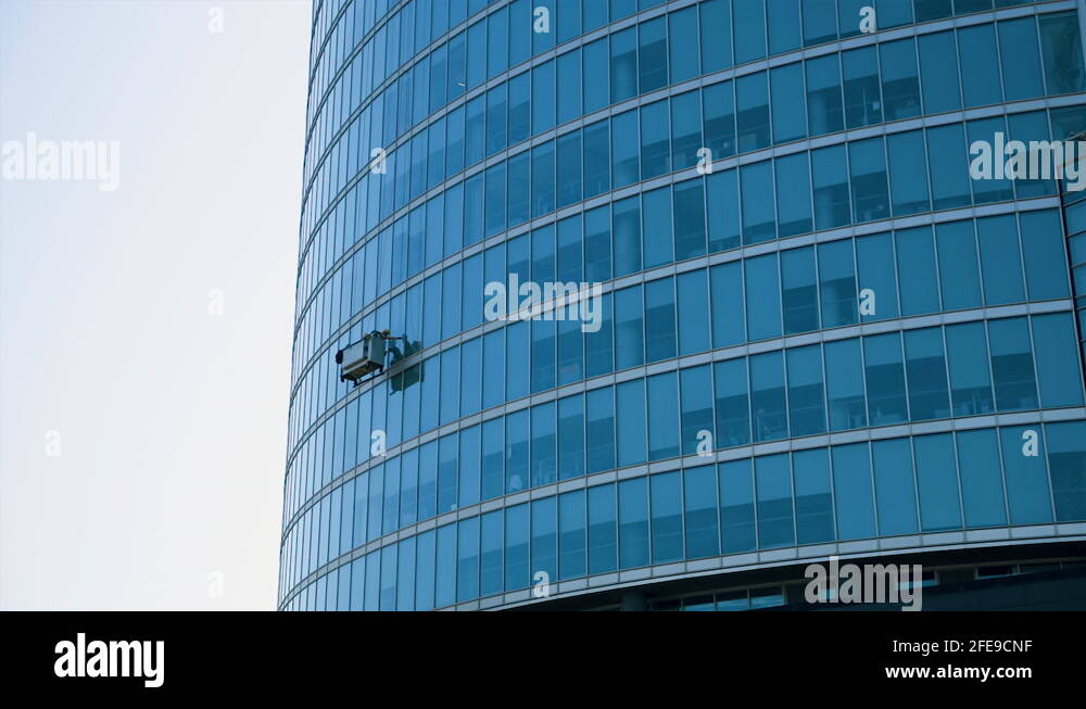 Maintenance cradle Stock Videos & Footage - HD and 4K Video Clips - Alamy