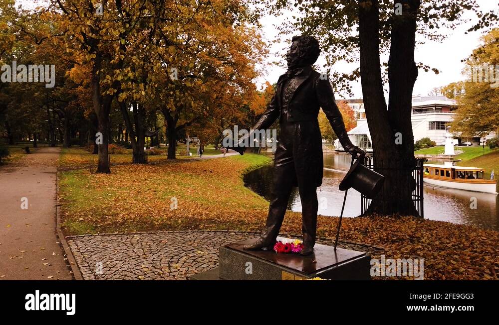 Statue in riga latvia Stock Videos & Footage - HD and 4K Video Clips ...