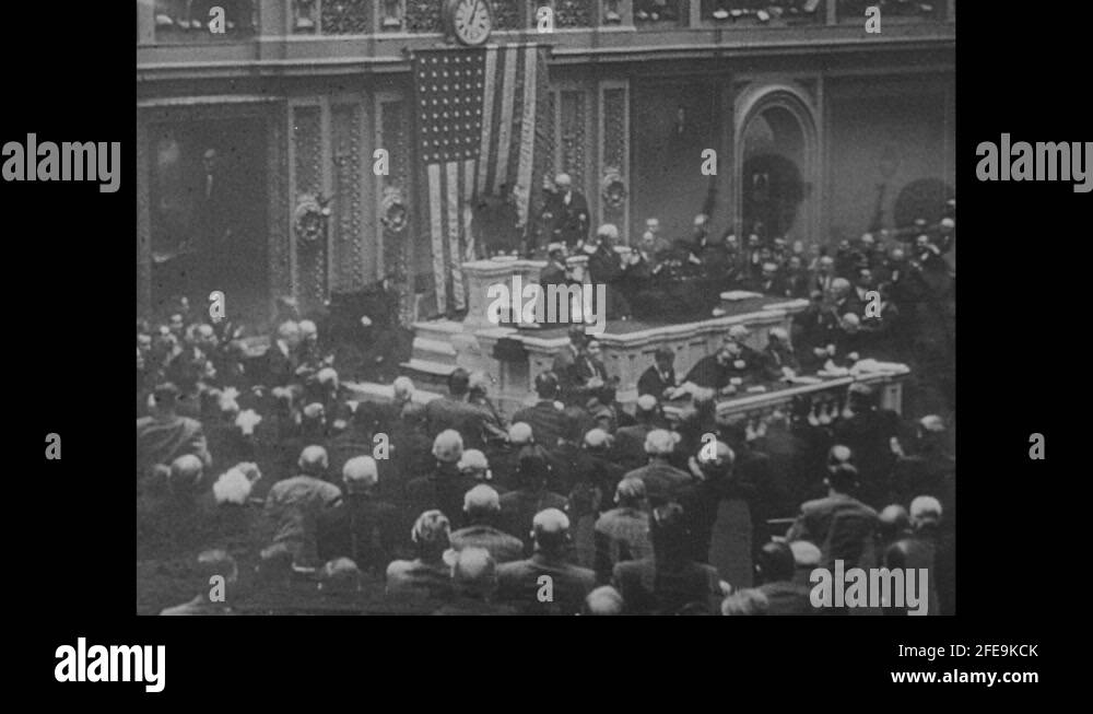 People clapping stand Stock Videos & Footage - HD and 4K Video Clips ...