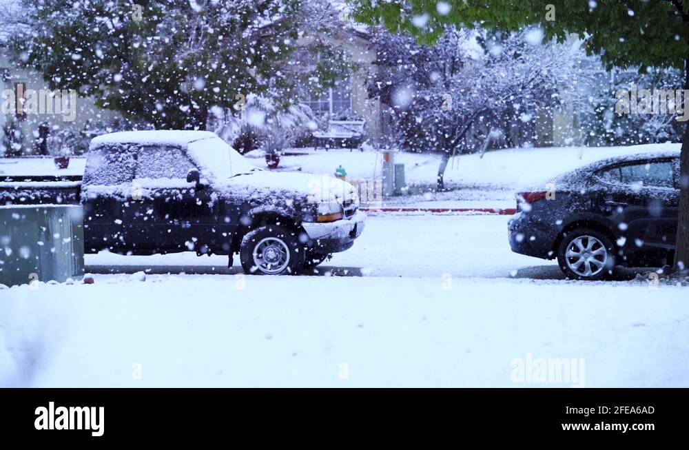 Neighborhood snow Stock Videos & Footage - HD and 4K Video Clips - Alamy