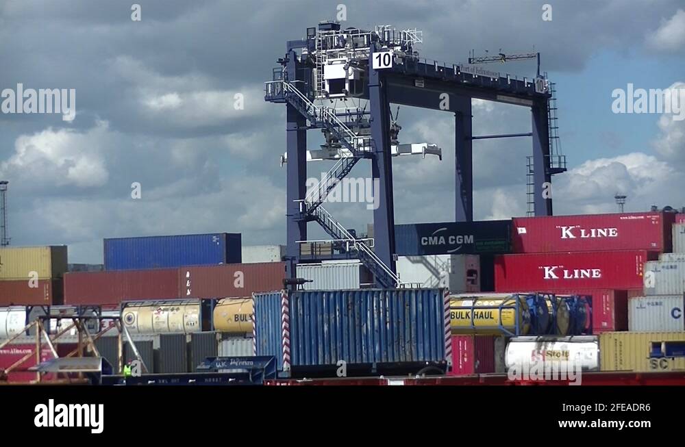 Container spreader crane Stock Videos & Footage - HD and 4K Video Clips ...