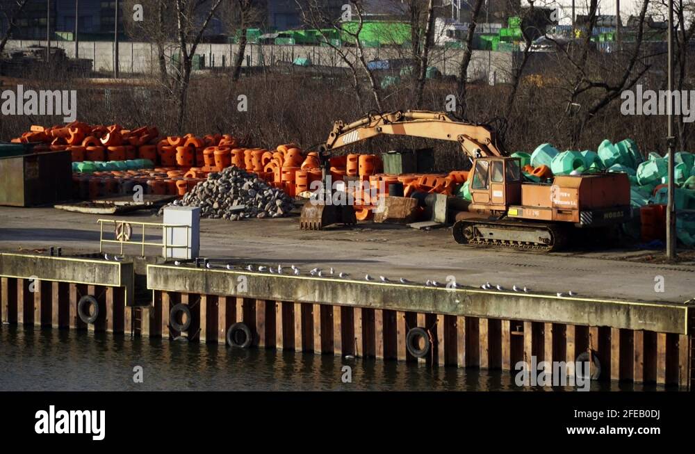 Digger crane Stock Videos & Footage - HD and 4K Video Clips - Alamy