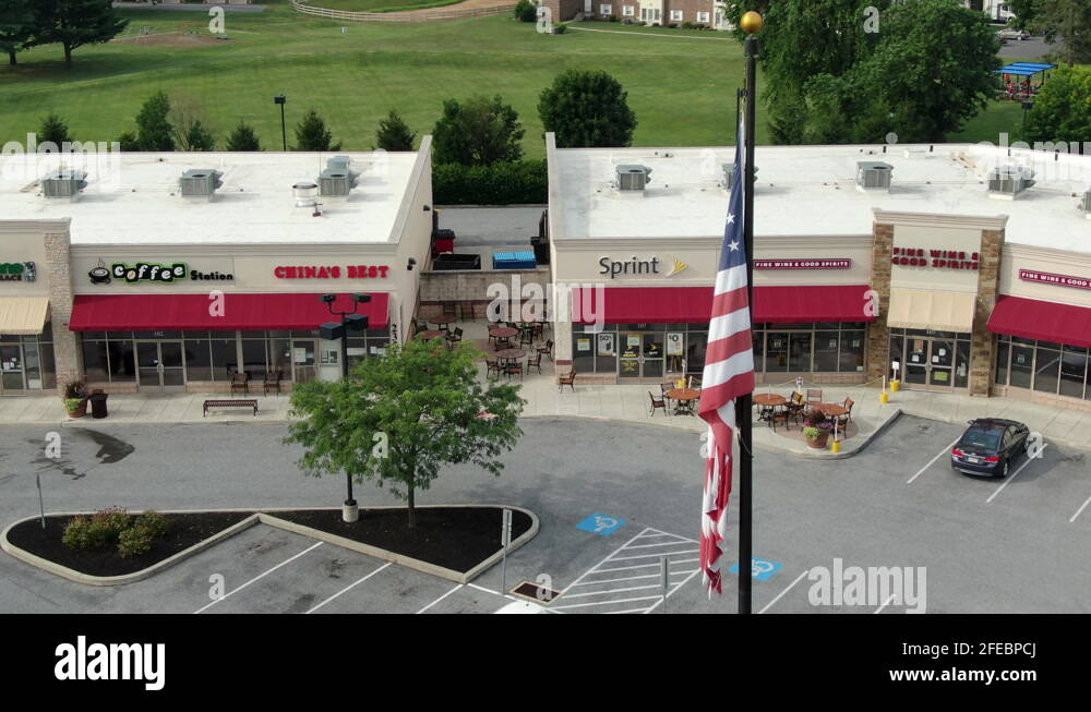 American strip mall Stock Videos & Footage - HD and 4K Video Clips - Alamy