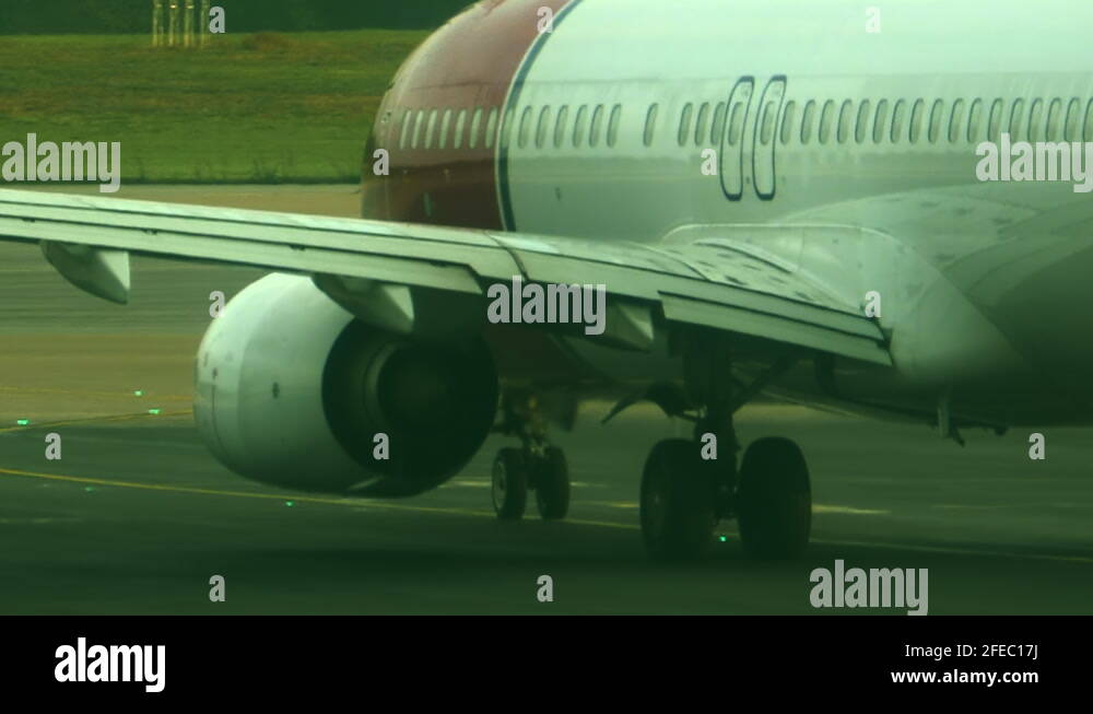 Commercial airplane side view Stock Videos & Footage - HD and 4K Video ...