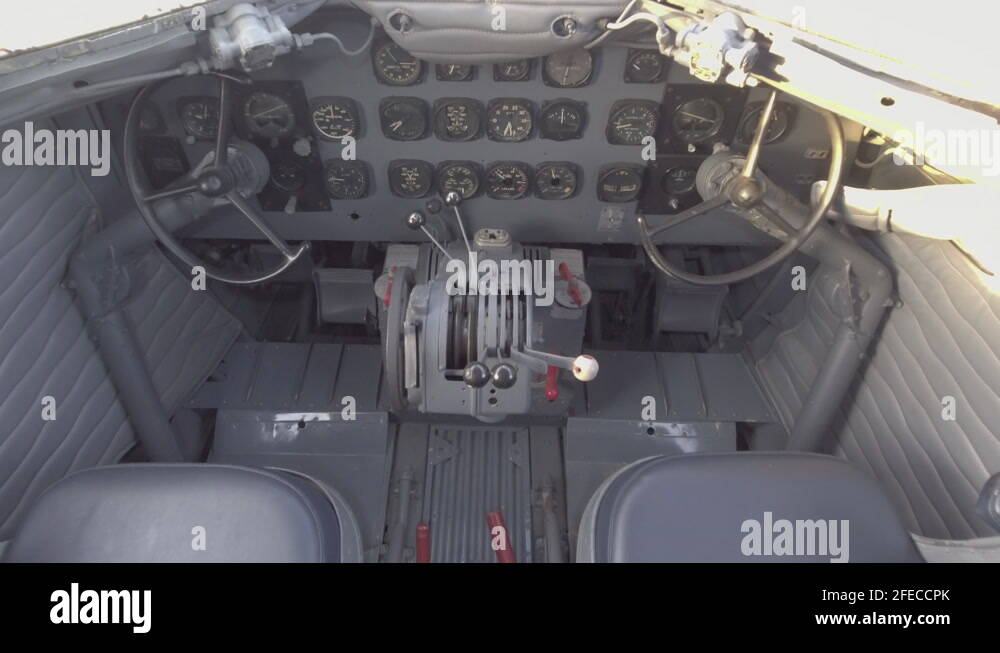 Dual cockpit Stock Videos & Footage - HD and 4K Video Clips - Alamy